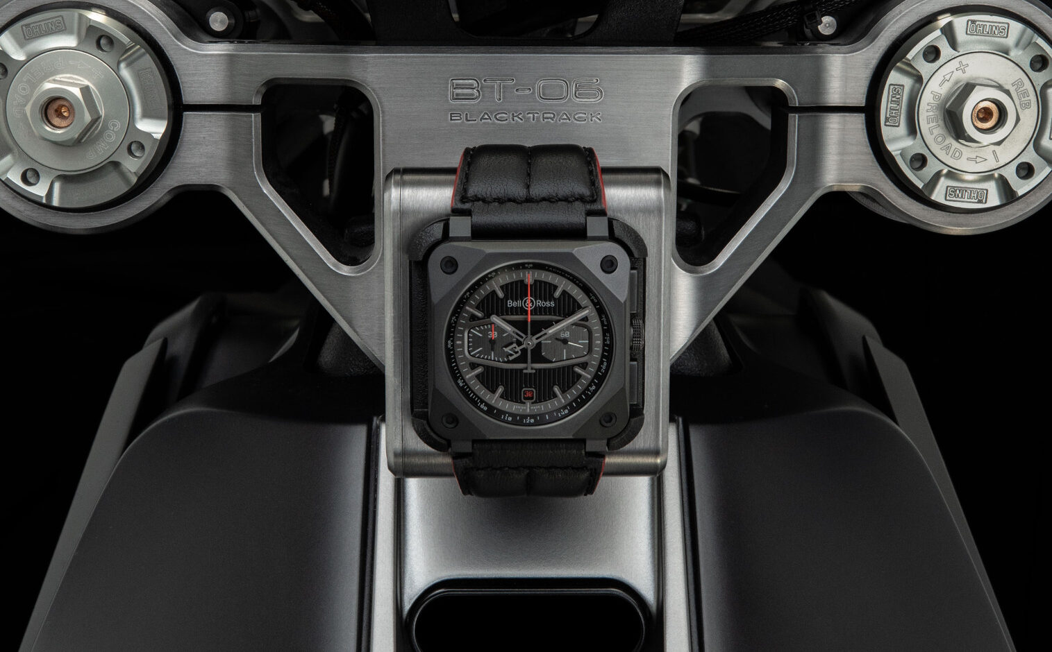 Il nuovo cronografo BR 03-94 BLACKTRACK di Bell & Ross su due ruote ...